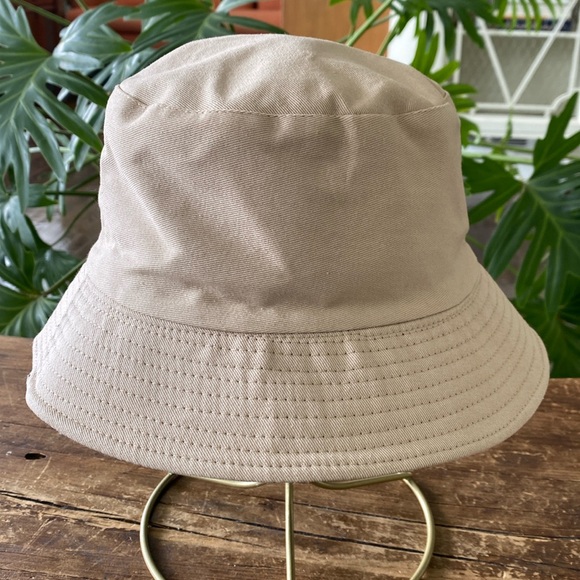 Source Unknown | Accessories | Reversible Bucket Hat Black And Tan ...